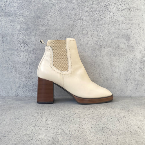 Wink Shoe Store - we just LOVE shoes!